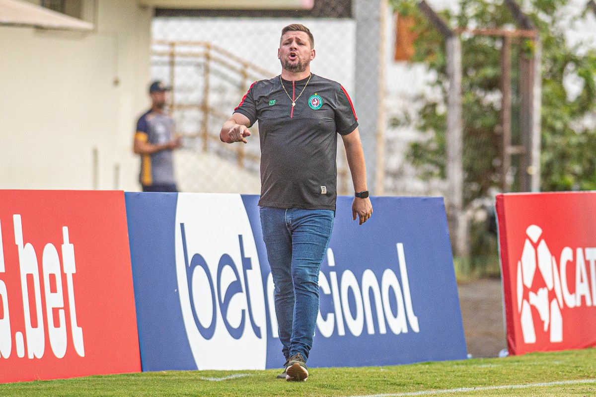 "Seguir trabalhando", projeta Lucas Isotton após marca histórica contra ...