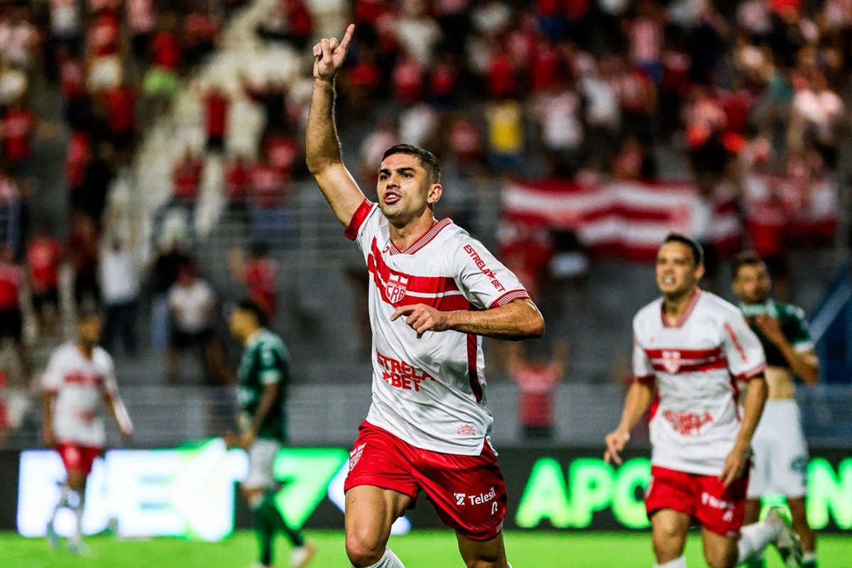 Vice-artilheiro e garçom do CRB, Gegê mostra seus números na temporada ...