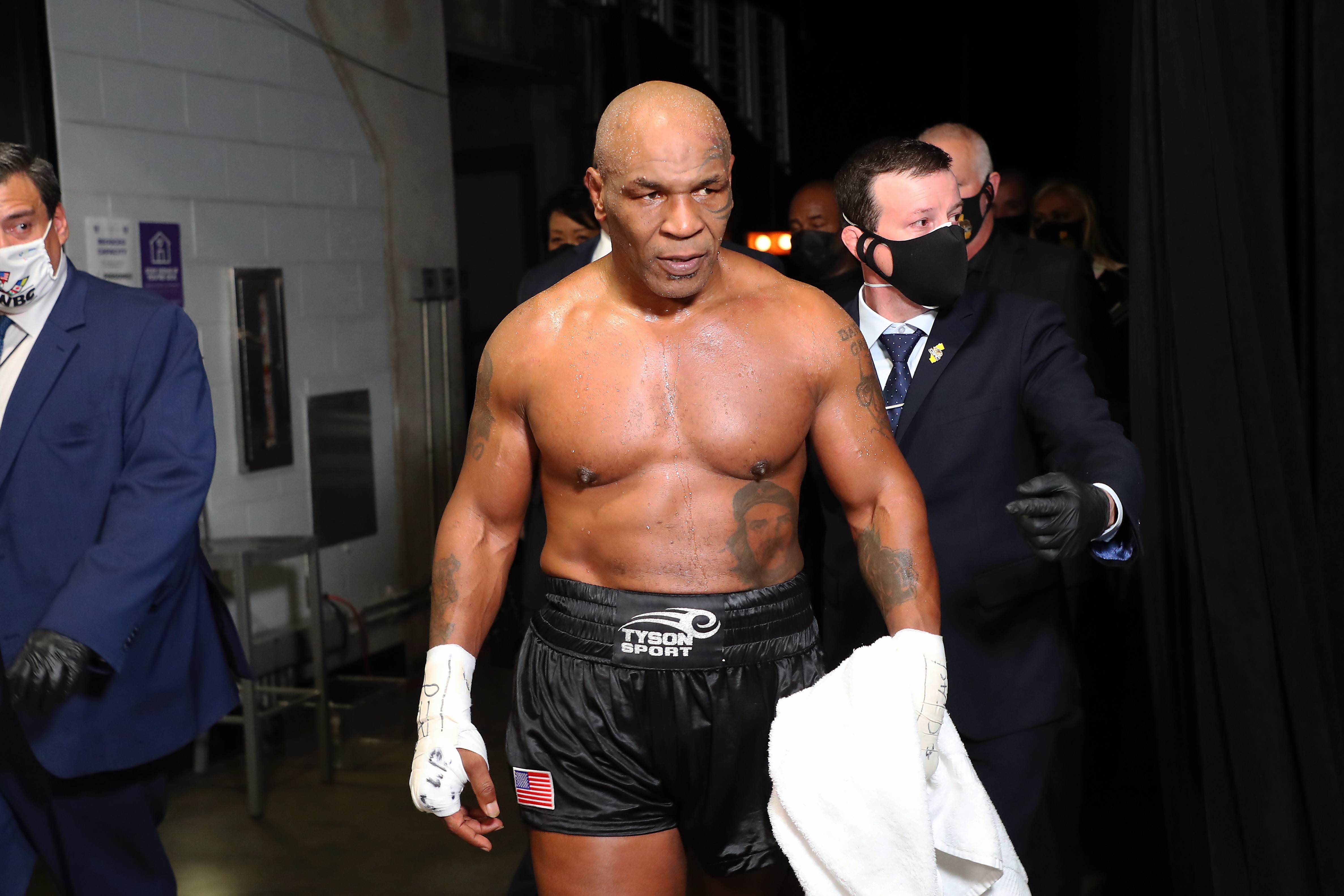 Mike Tyson bate pesado em treino a 42 dias de luta contra Jake Paul | combate | ge