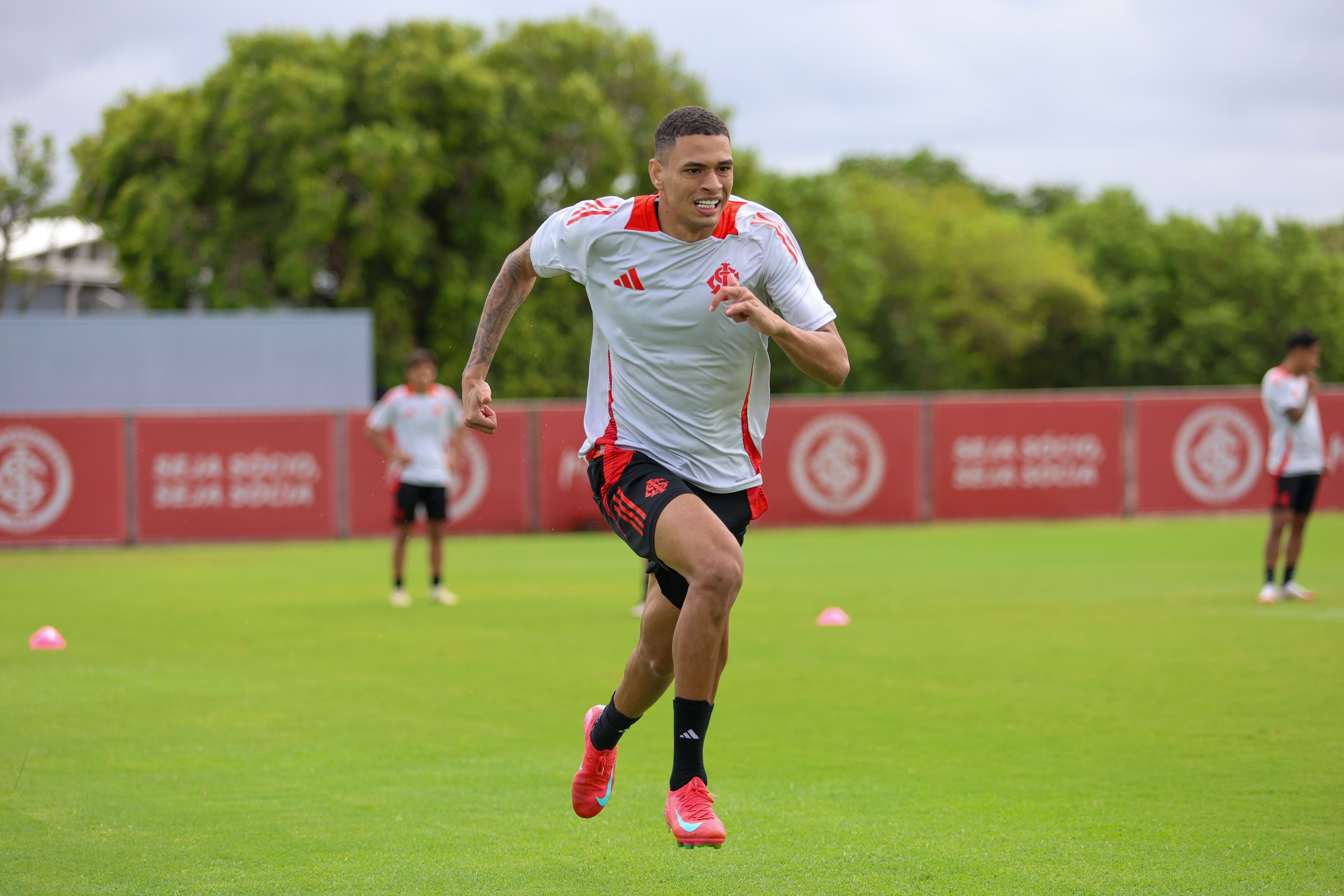 Reforço do Inter, volante tem brecha para repetir sucesso de Bruno ...