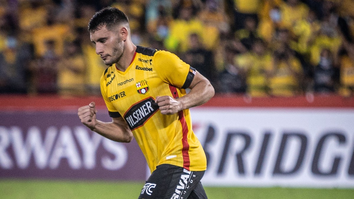 Santos mantém interesse em atacante Emmanuel Martínez | santos | ge