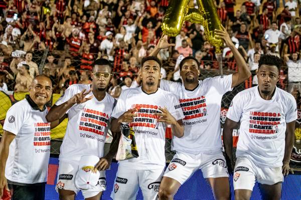 Vitória Vai Receber Taça De Campeão Da Série B No Barradão Contra O