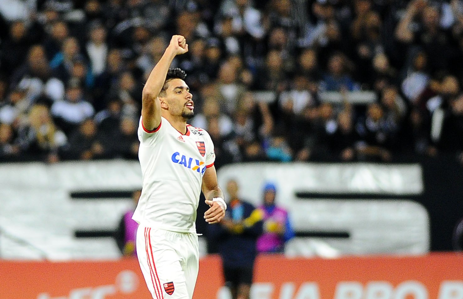 100x Paquetá: jogos marcantes no Flamengo têm gols, dribles e até soco | Ge