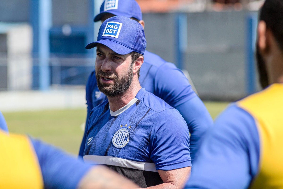 Com pouco tempo para trabalhar elenco completo, Massaro garante ...