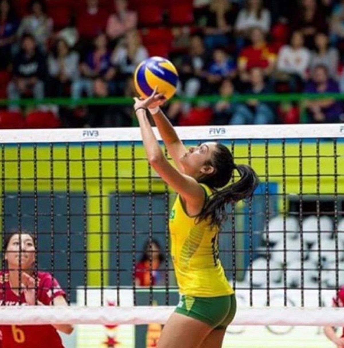 Naiane é convocada para a seleção do Pré-Olímpico enquanto Macris segue ...