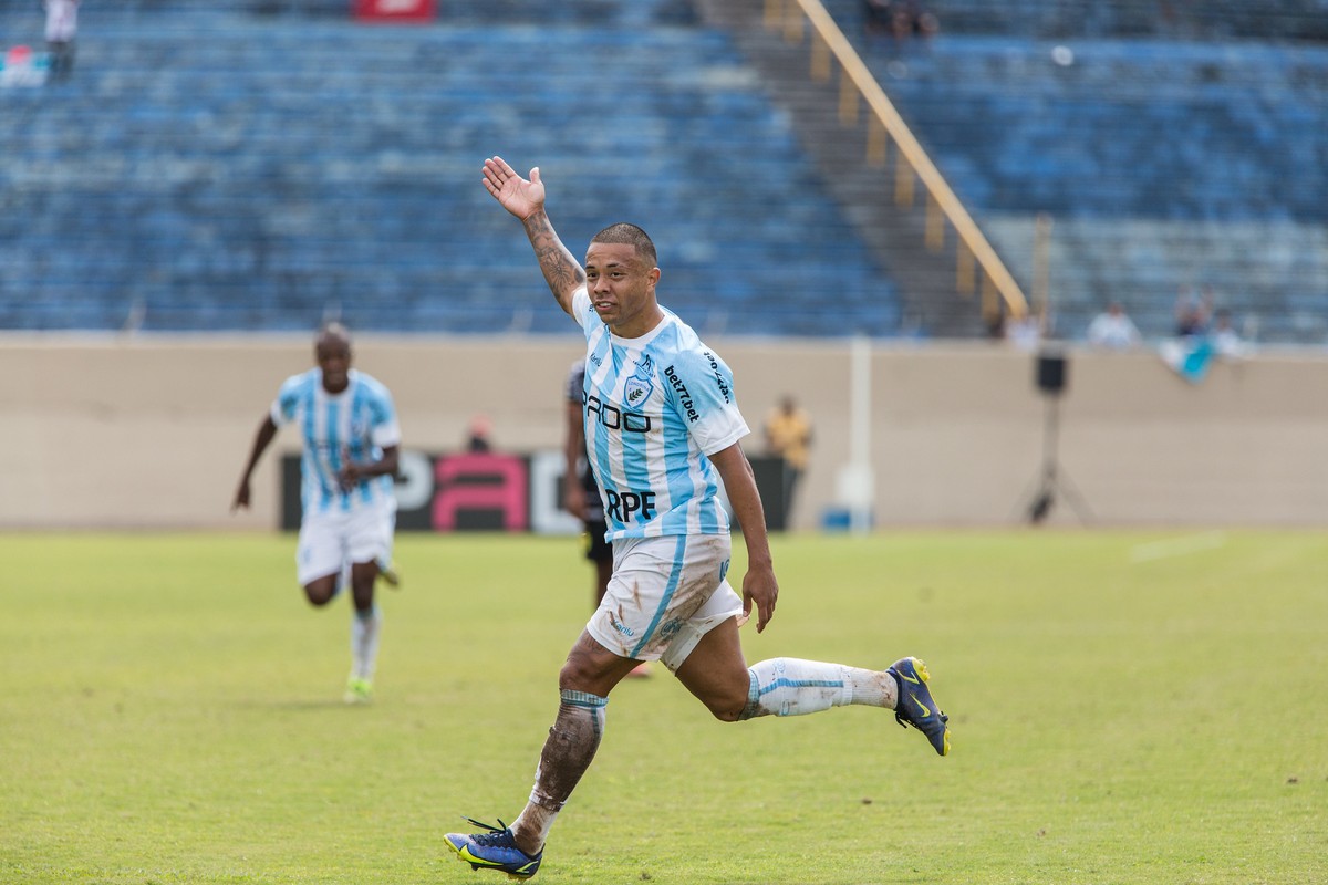 Destaque do Londrina na Série B, atacante Caprini acerta com o Yokohama ...
