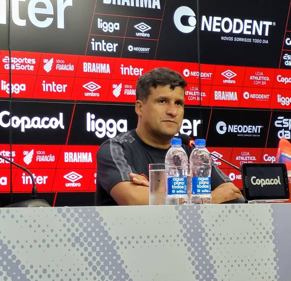 Wesley Carvalho aprova vitória do Athletico contra o Cuiabá pelo ...