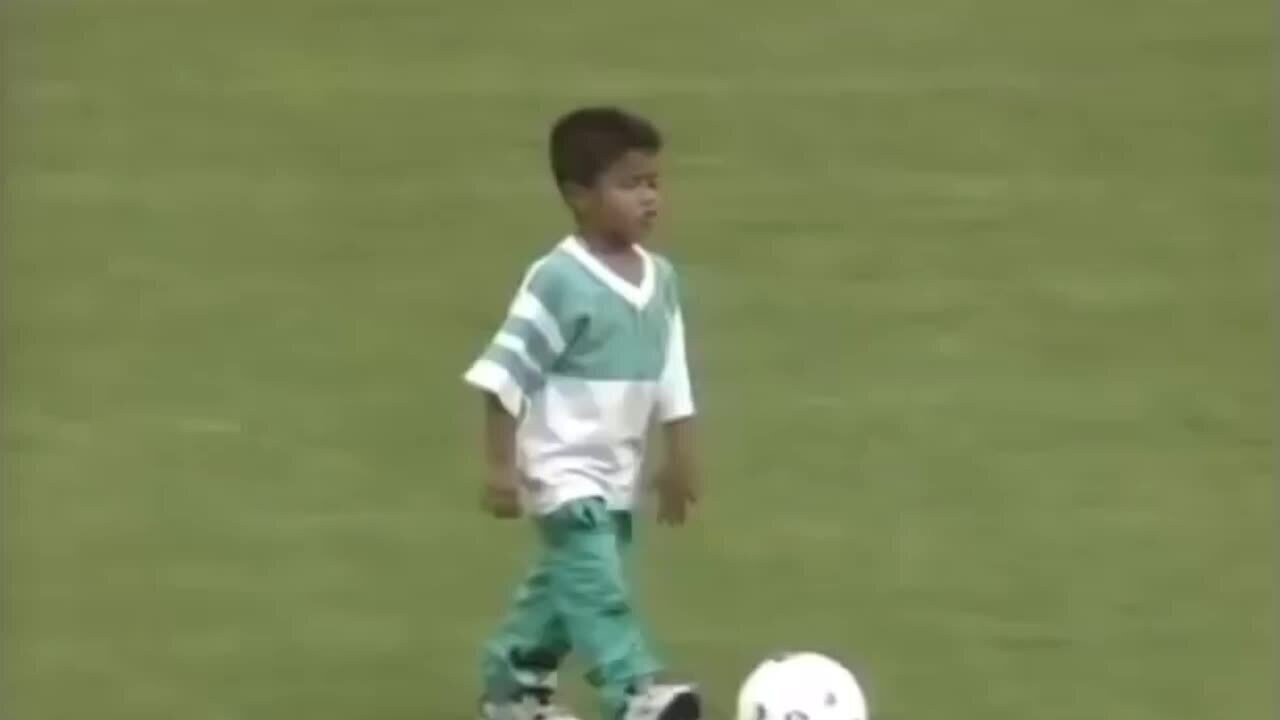Aposentado, Thiago Alcântara recebe homenagem do irmão Rafinha; assista ...