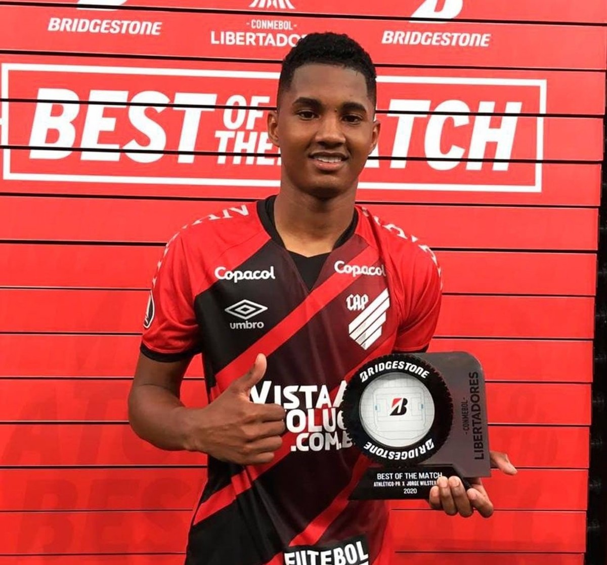 Abner participa de série invicta do Athletico e valoriza a disputa por ...