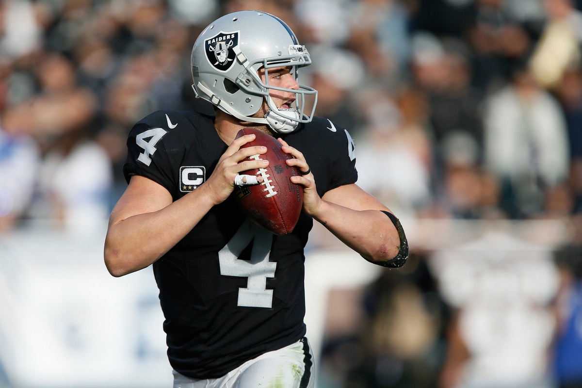 Derek Carr renova com os Raiders e terá maior contrato da história: R ...