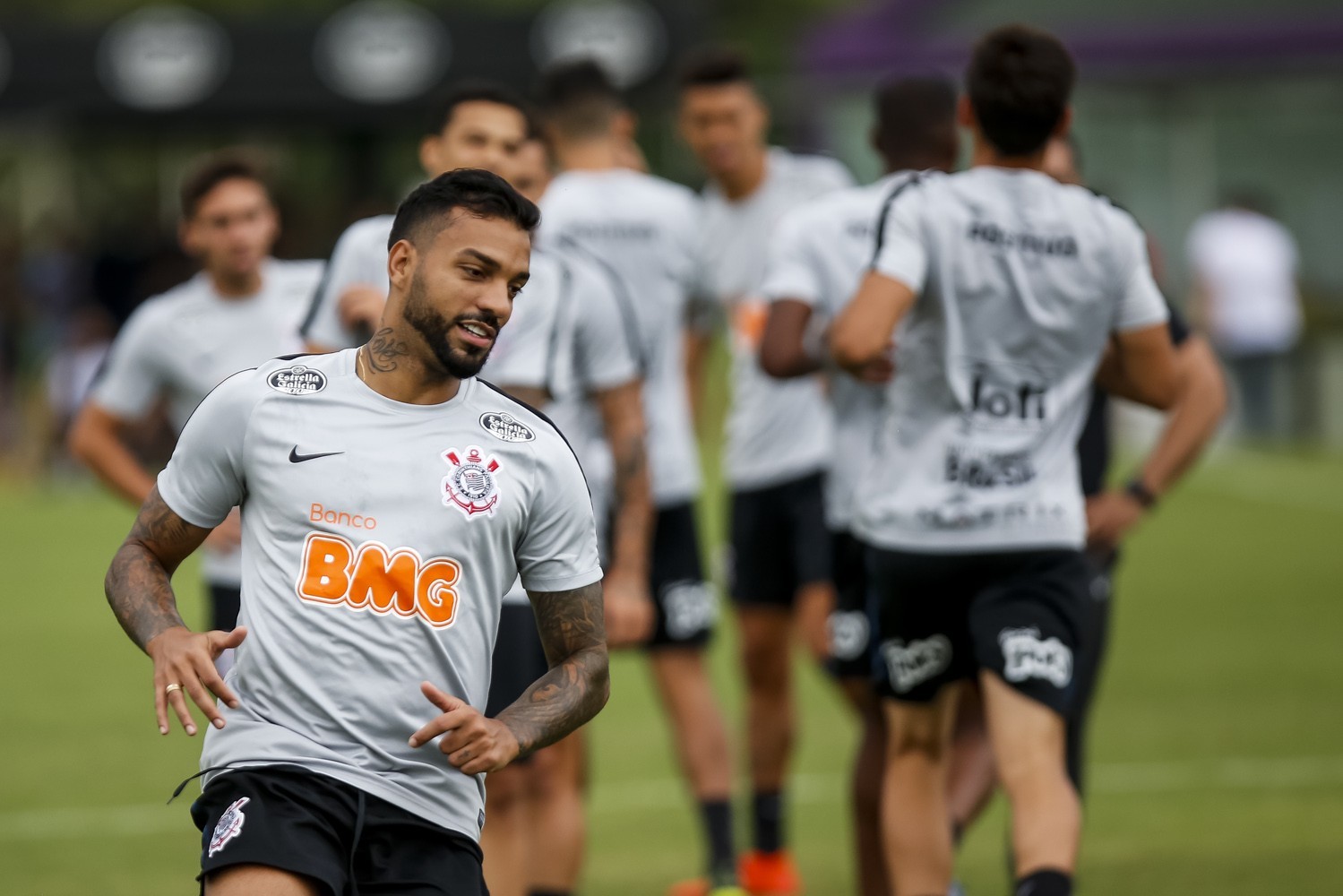 Discreto, Michel Macedo busca destaque em difícil missão de substituir ...