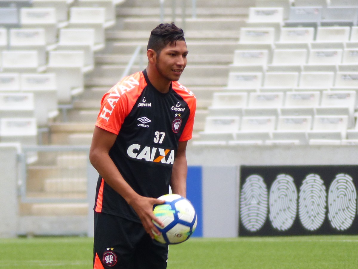 Rony tem nome publicado no BID e fica à disposição para estrear pelo ...