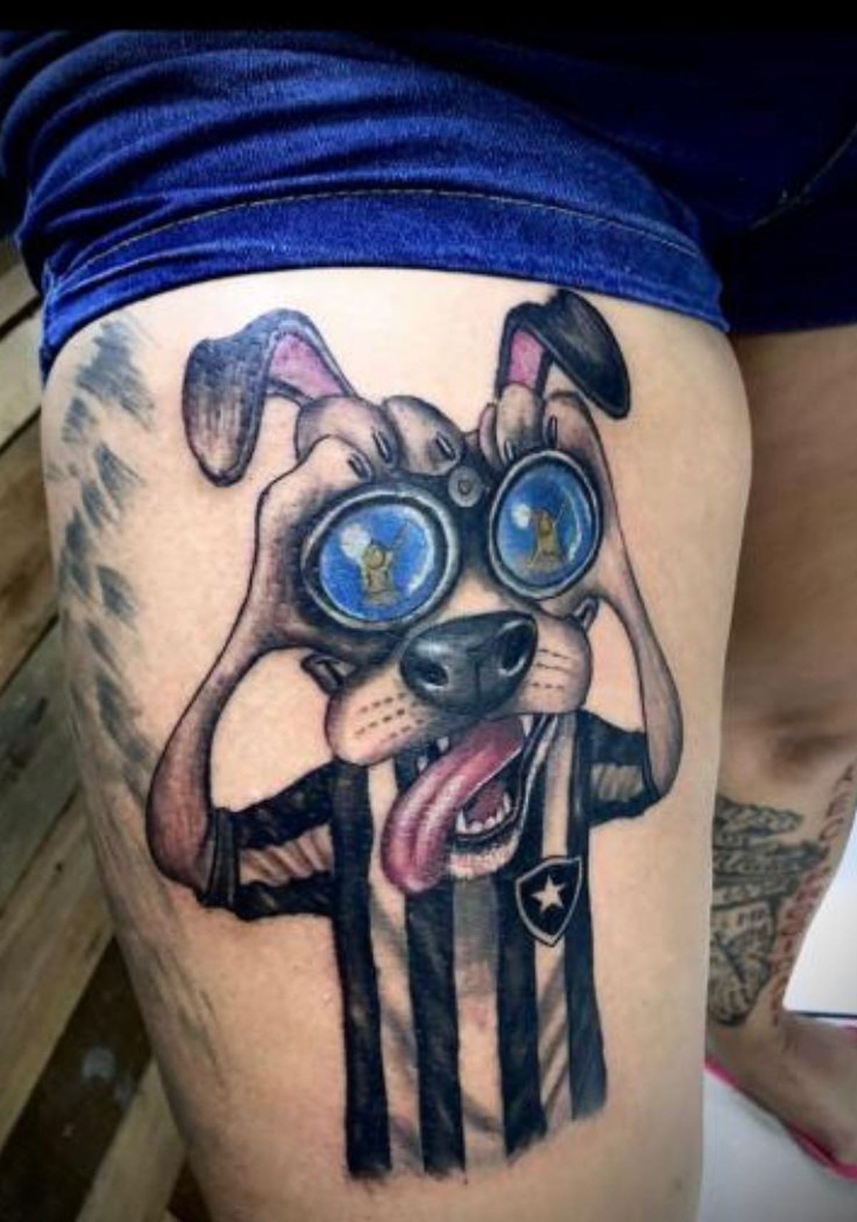 Bira de olho na taça: torcedores de Manaus fazem tatuagem em homenagem ...