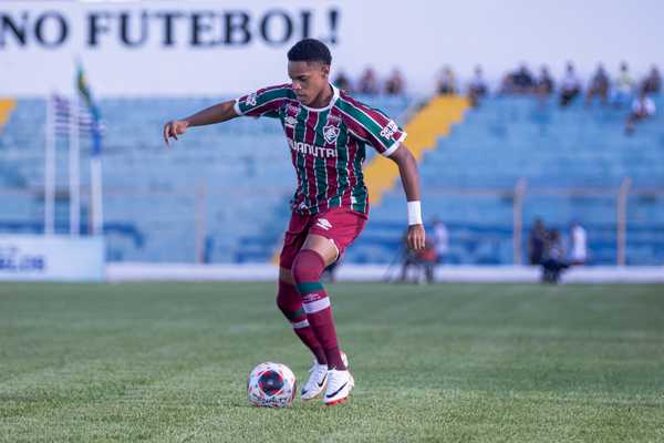 Com dupla nacionalidade, Matheus Reis, do Fluminense, é convocado para ...