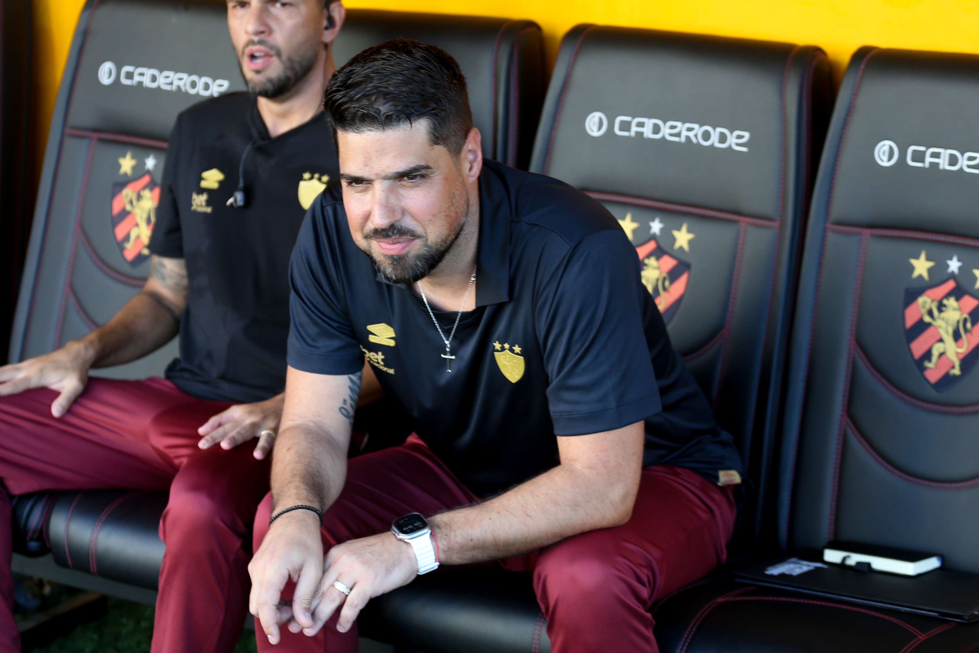 Torcida do Sport chama técnico estreante de "burro com 20 minutos | Ge