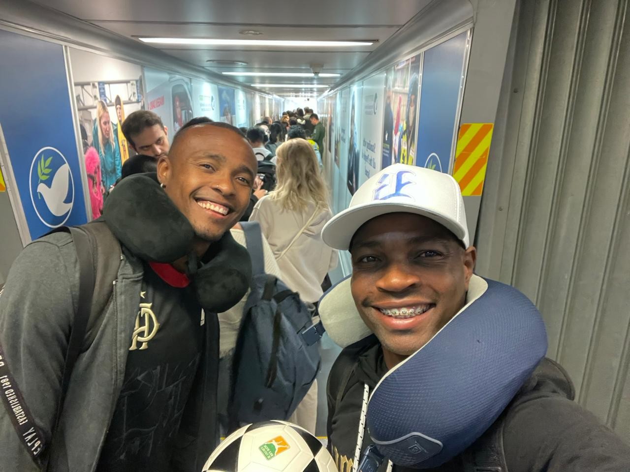 Professor de futevôlei desembarca em Salvador após drama em Israel | ba ...