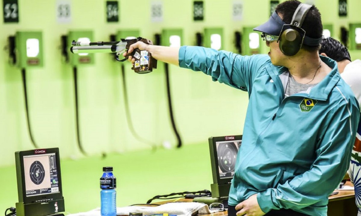 No palco olímpico e com Felipe Wu, final do Brasileiro de tiro ...