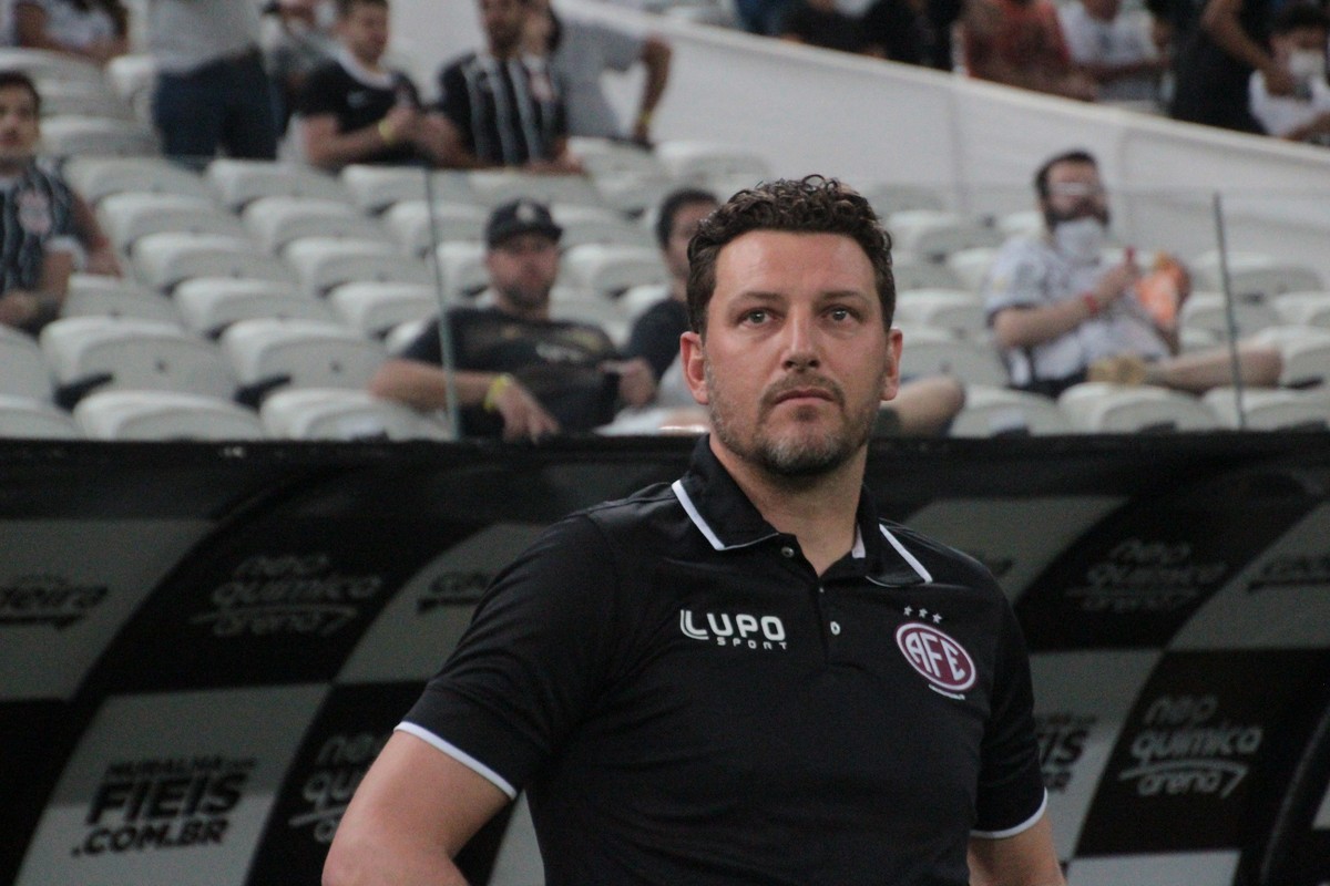 Elano acerta retorno à Ferroviária com contrato até 2024 | ferroviária | ge