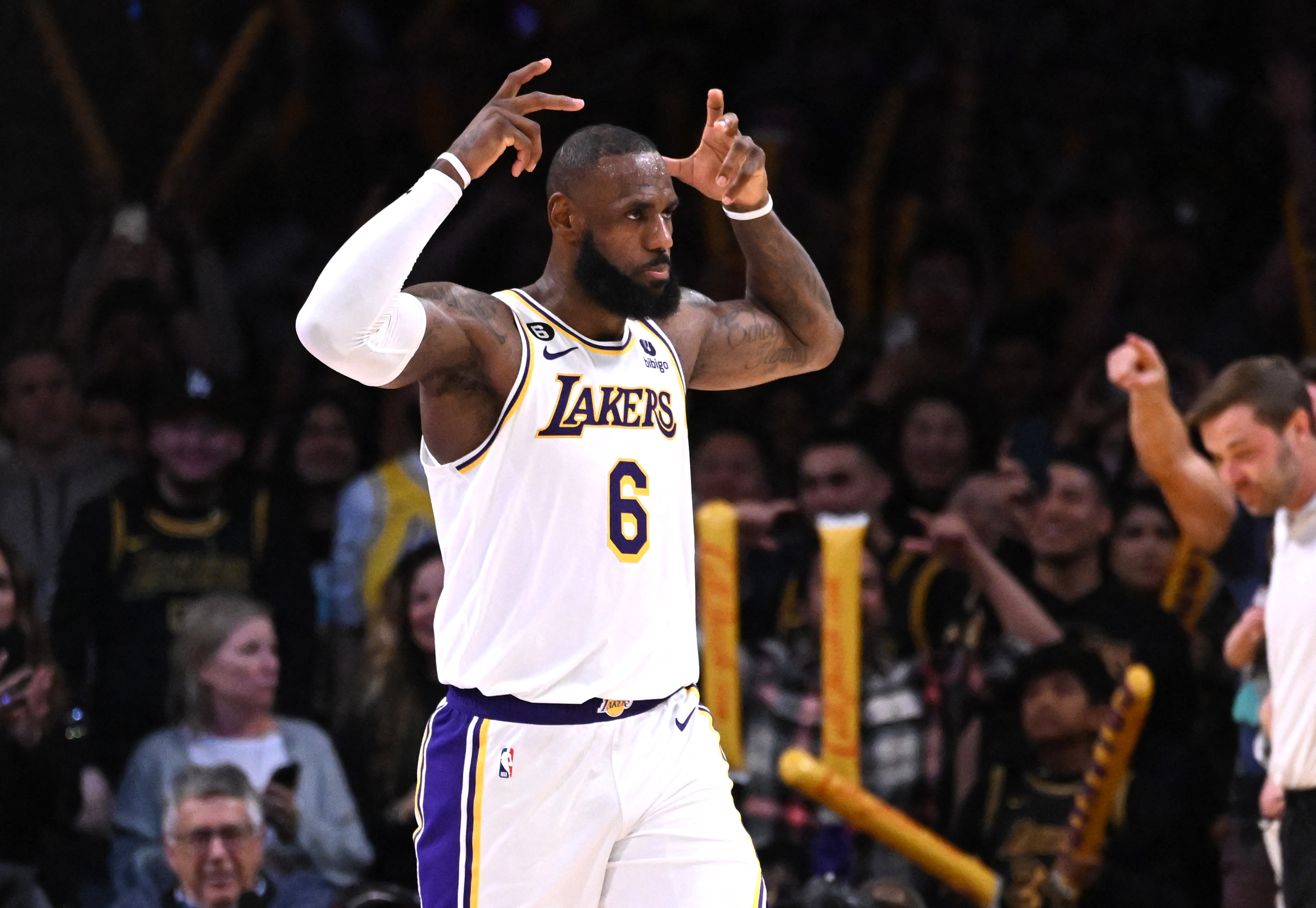 LeBron James cita COD e Mario em discurso no vestiário | esports | ge