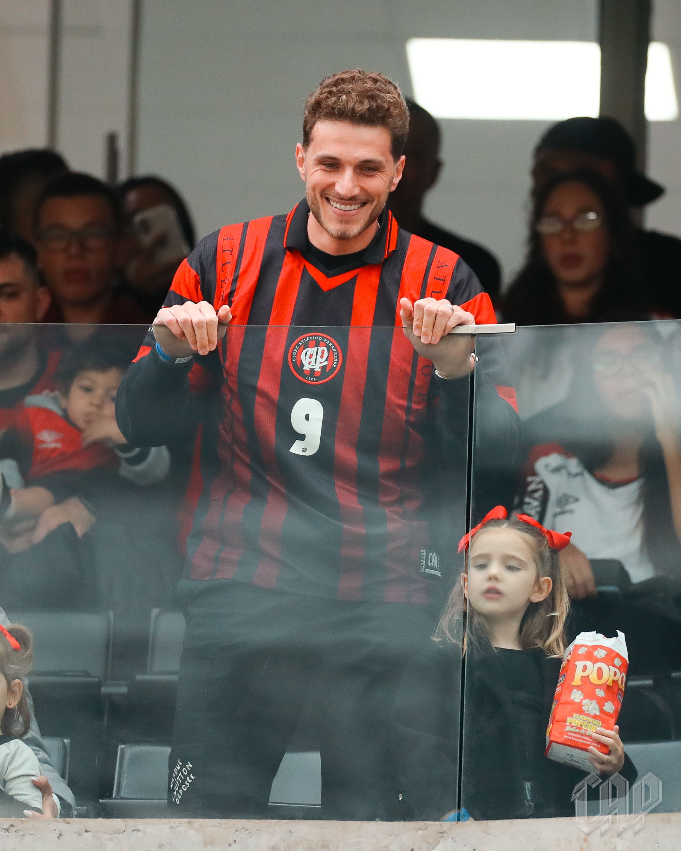 Fora da Copa do Mundo, Bento acompanha jogo do Athletico na Arena | Ge