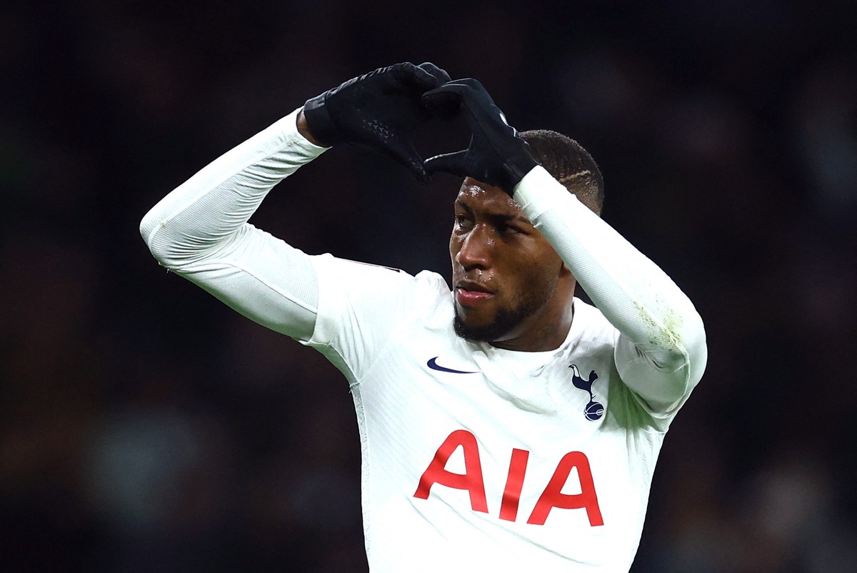 Emerson Royal comemora boa atuação e "quase gol" pelo Tottenham ...