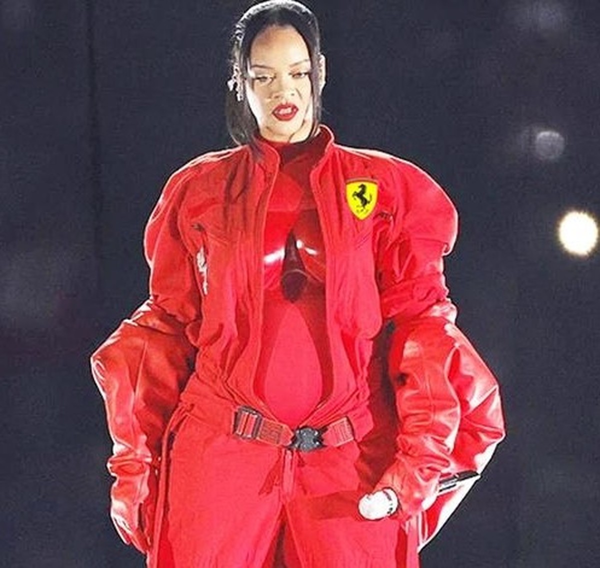 Memes do Super Bowl 2023 têm até Rihanna "fazendo bico" na Ferrari ...