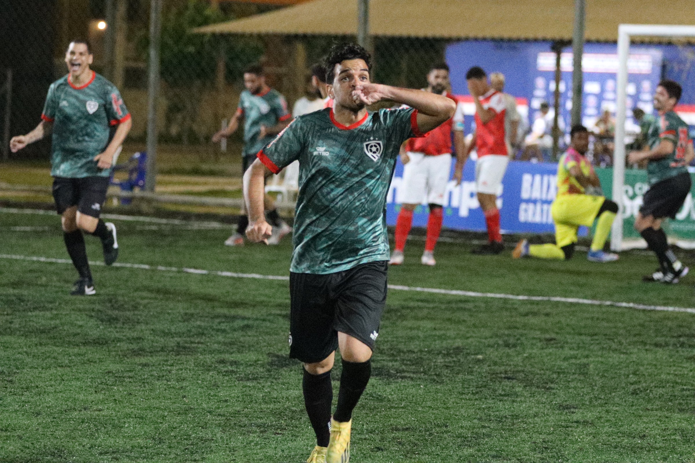 Hattrick League: Tottenham, Liverpool, Crystal, Newcastle e Astonvilla ...