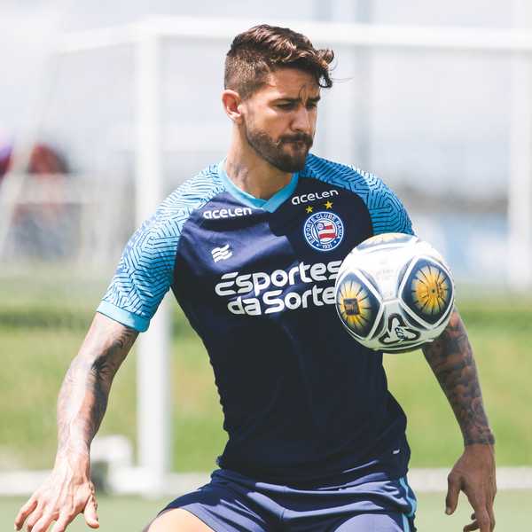Everaldo volta a treinar sem restrições e fica à disposição para ...