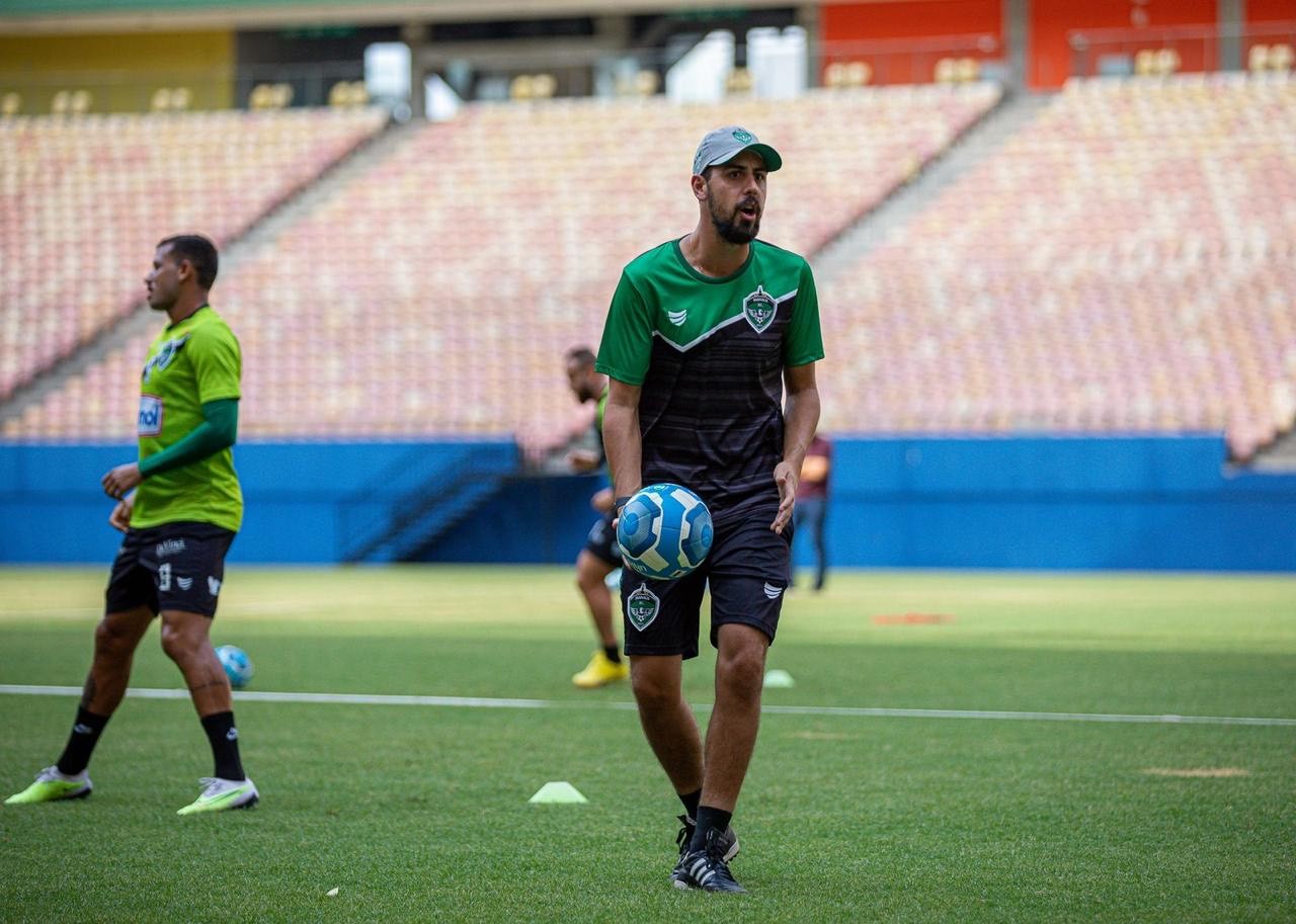Técnico do Manaus promete time aguerrido e diz: "Jogador aqui precisa ...