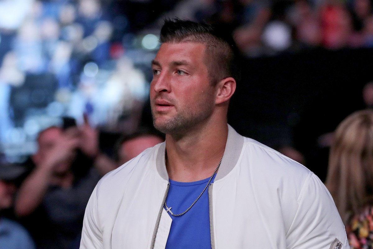 Tim Tebow volta para a NFL como tight end depois de 9 anos | futebol ...
