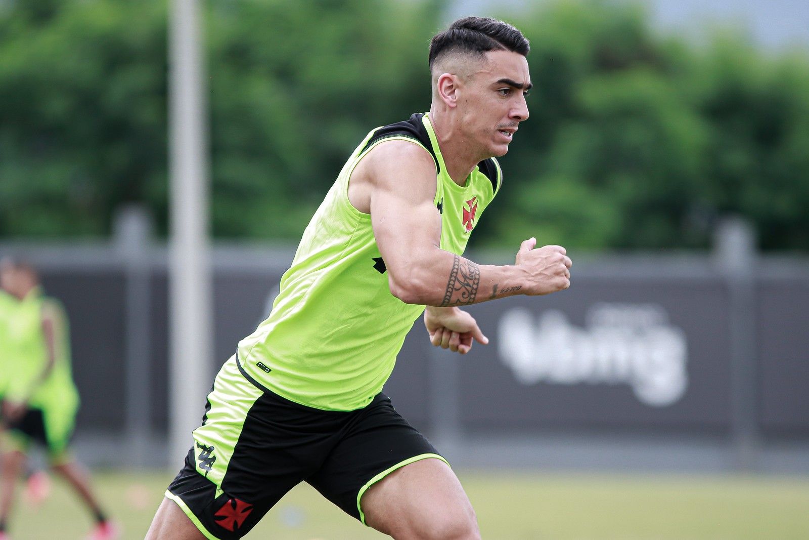 O que falta para Puma Rodríguez renovar com o Vasco? Veja como está a ...