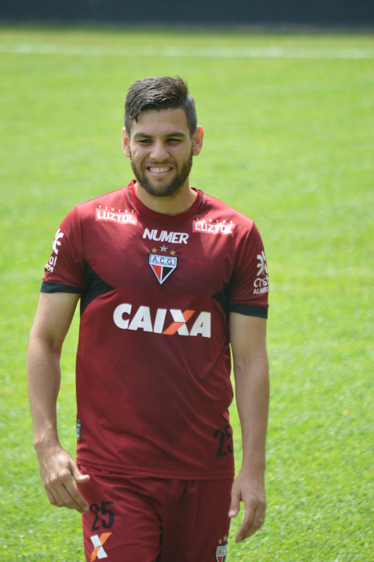 Atlético-GO acerta renovação de William Alves e negocia com volante ...