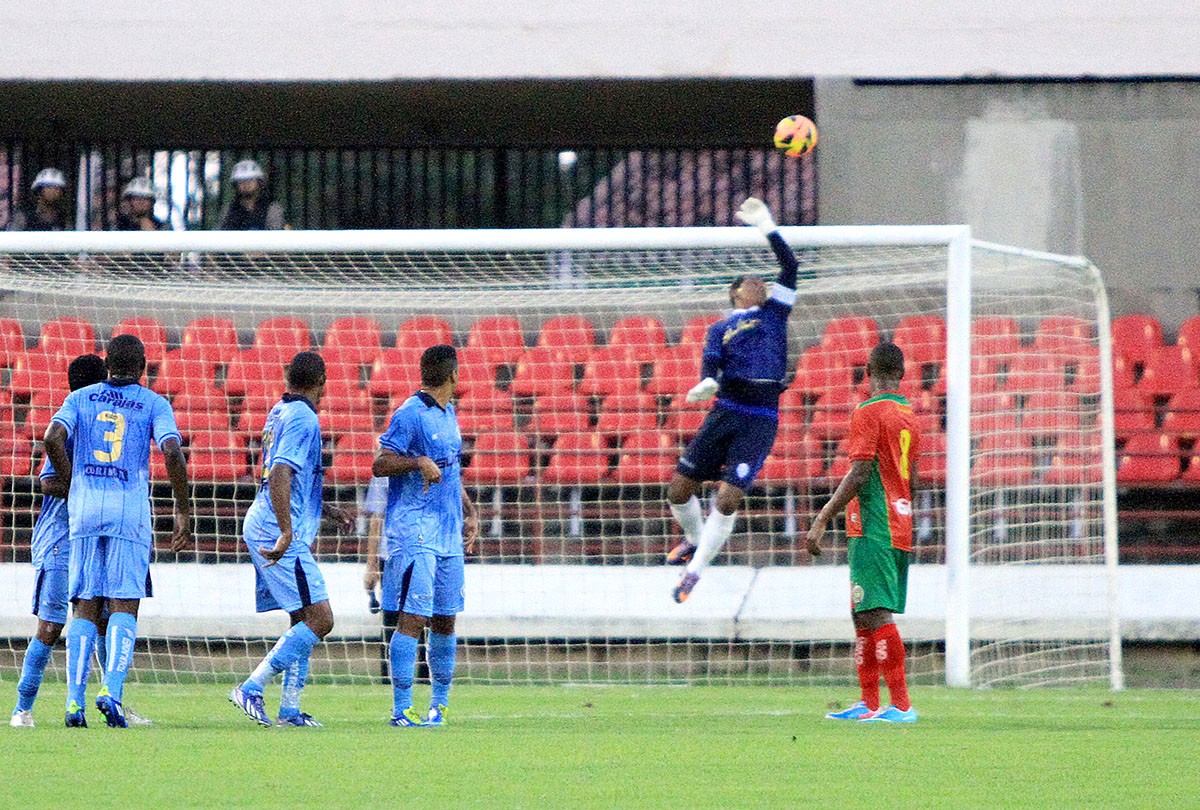 Goleiro Flávio faz parte da seleção alagoana de todos os tempos; veja o ...