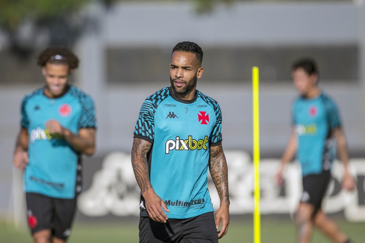 Vasco anuncia renovação com Alex Teixeira por mais uma temporada ...