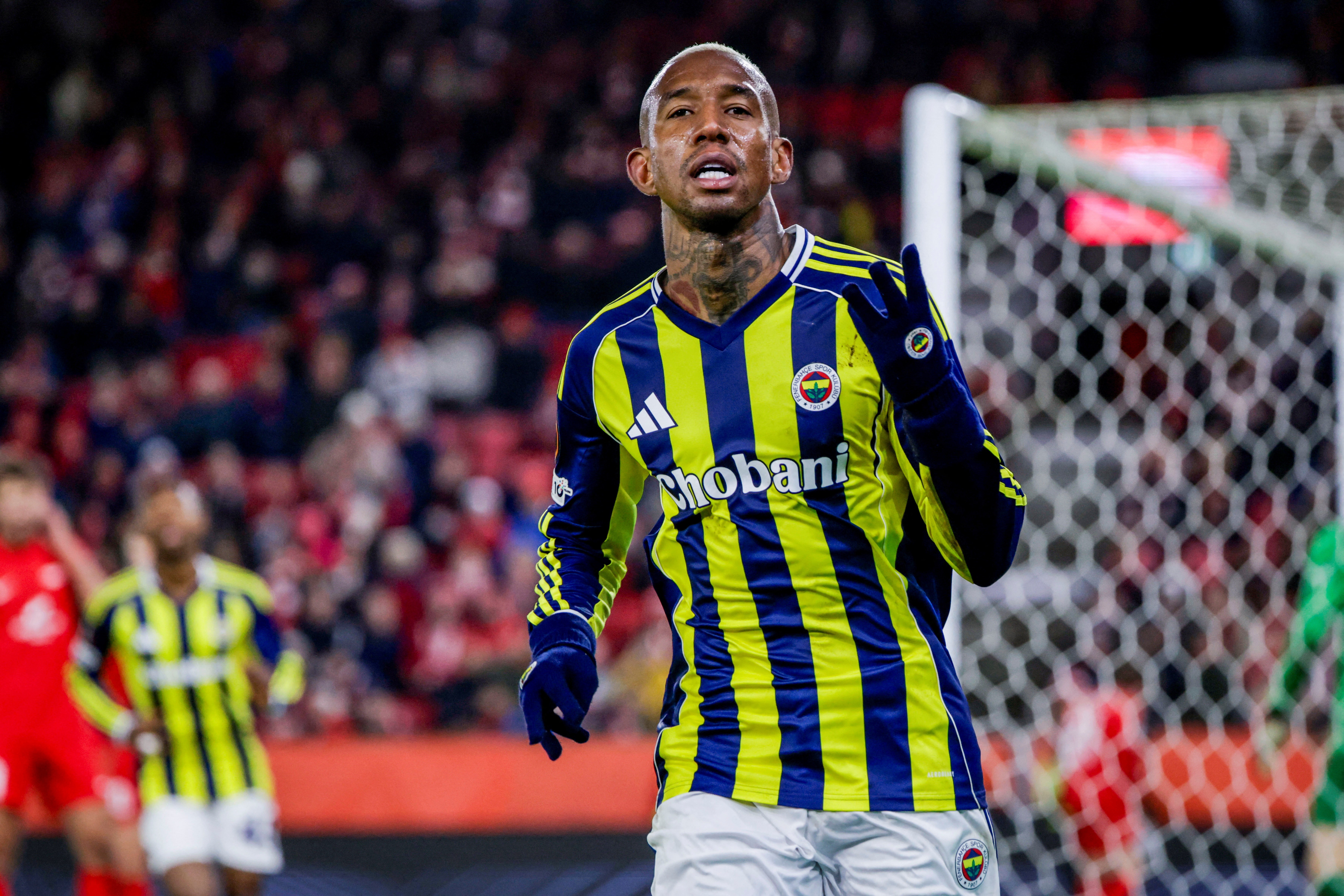 Talisca faz hat-trick em goleada do Fenerbahçe na Liga Europa | Ge