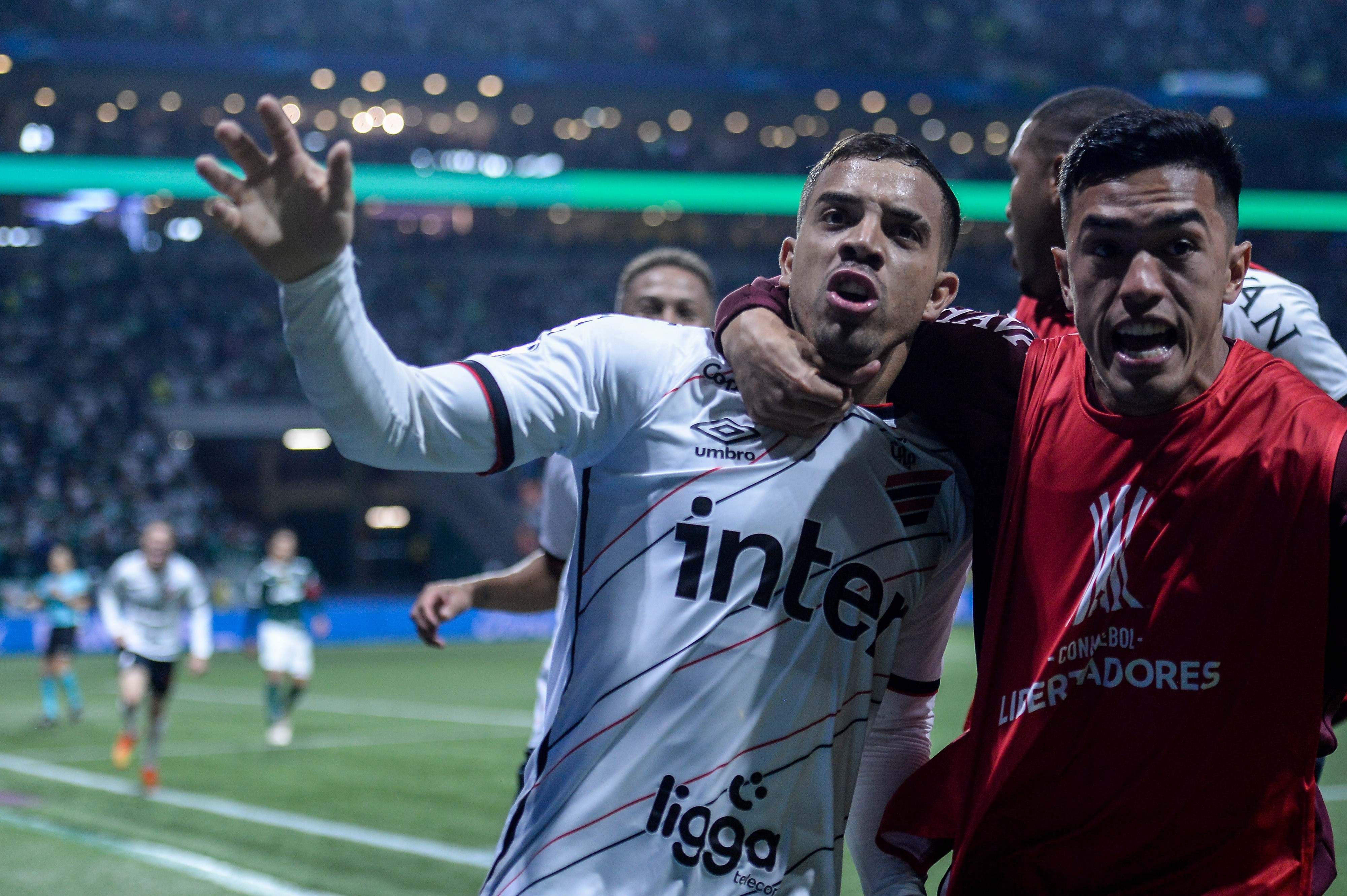 Terans marca 16 gols pelo Athletico em 2022 e tem a temporada mais artilheira da carreira | Ge