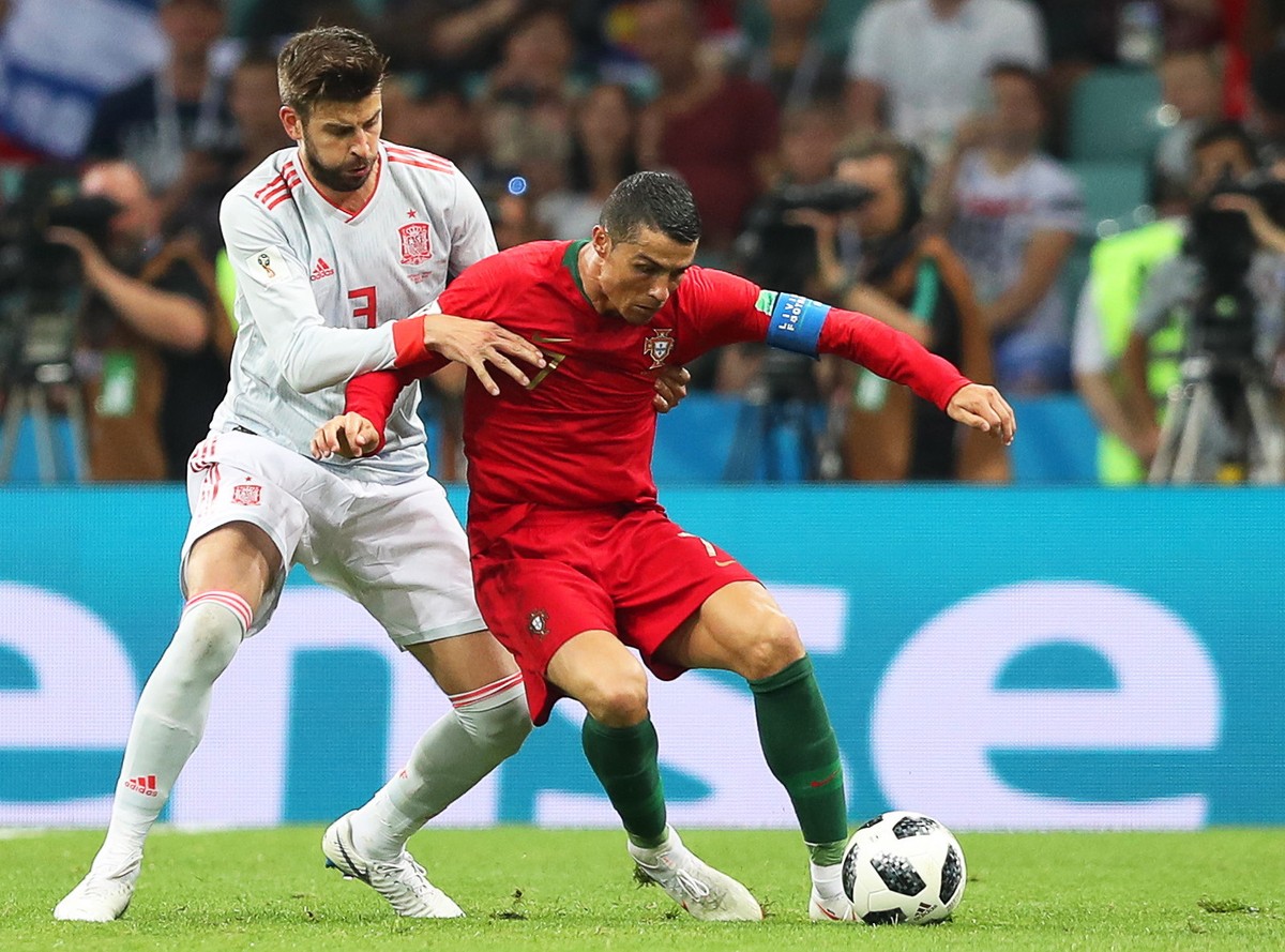 Piqué afirma que CR7 gosta de cavar faltas: "Árbitros apitam quase tudo ...