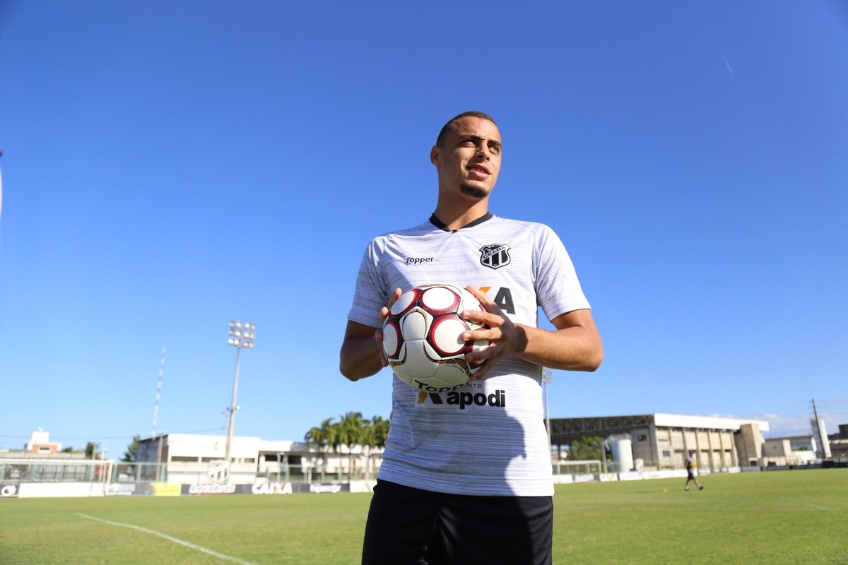 Que fase! Referência, bola aérea e chute de fora: as qualidades do ...