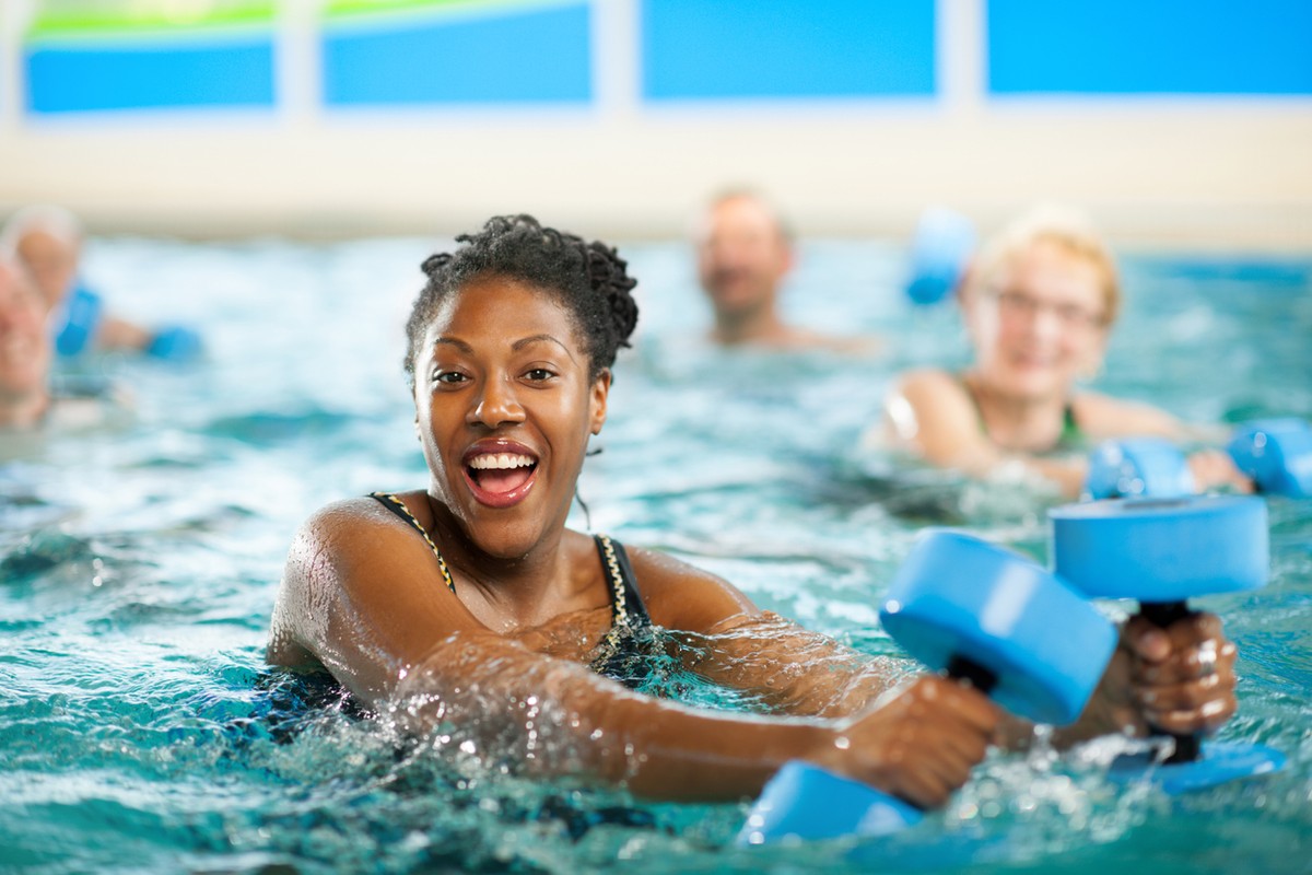 Musculação na piscina tem mais efeito? | treinos | ge