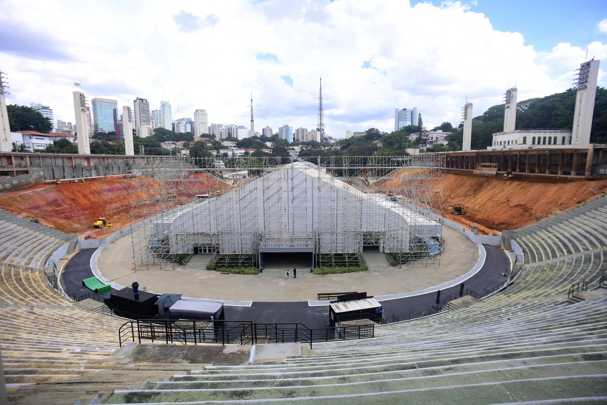 Pacaembu chega a 40% das obras e terá grama sintética; veja fotos de ...
