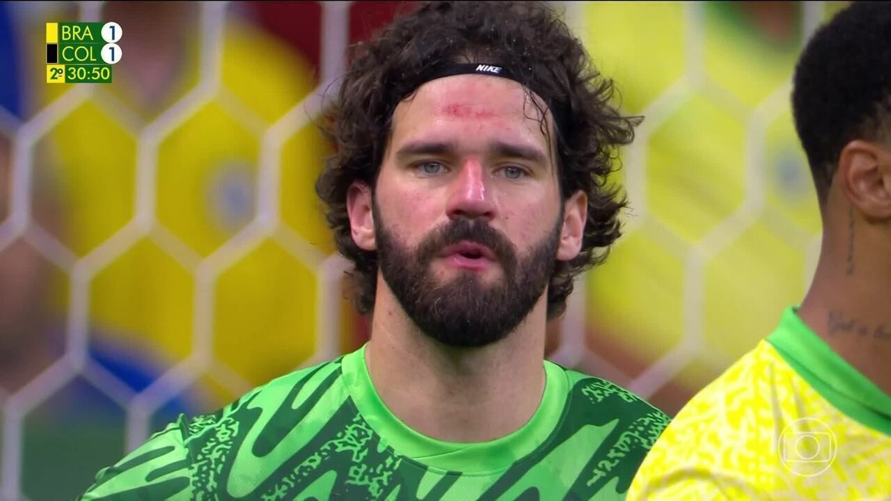 Alisson volta aos treinos no Liverpool após concussão pela Seleção