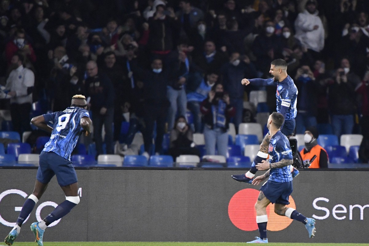 Insigne supera Maradona, e Napoli empata com Inter de Milão na disputa ...