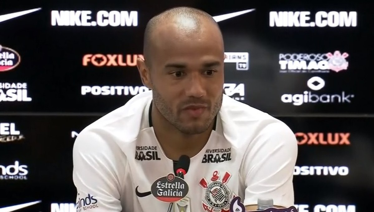 Roger é apresentado no Corinthians, cita sonho de infância e explica ...