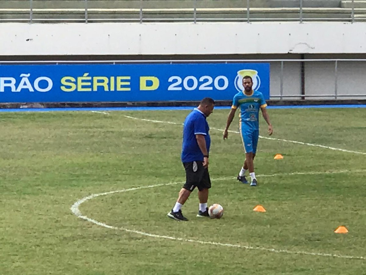 Suspenso, lateral é desfalque e técnico descarta reduzir treinos ...