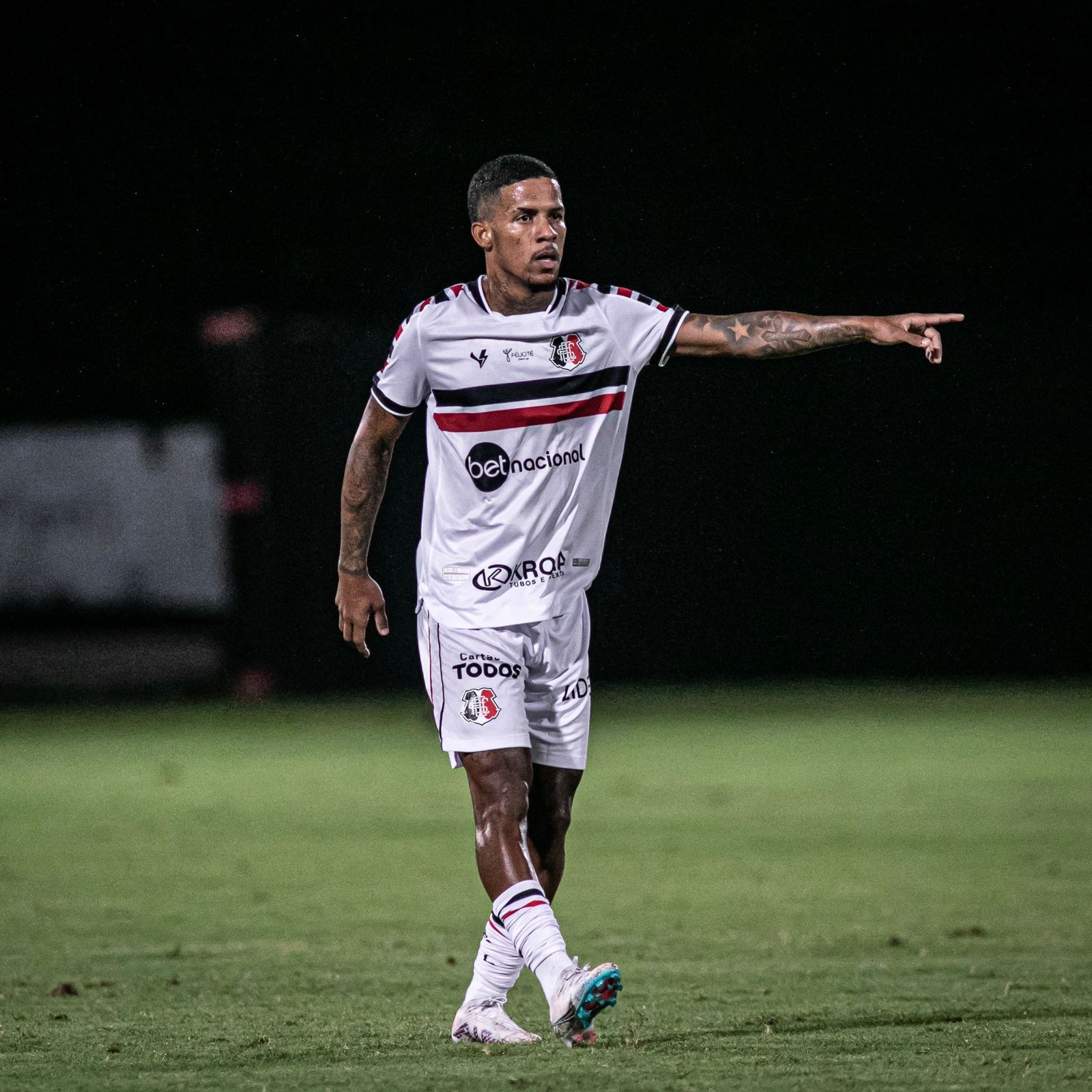 De olho em 2025, Sergipe contrata lateral Léo Fernandes | Ge