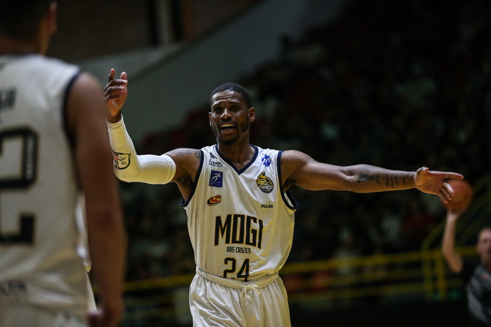 Apesar da derrota, Shamell celebra reestreia em casa e projeta Mogi ...