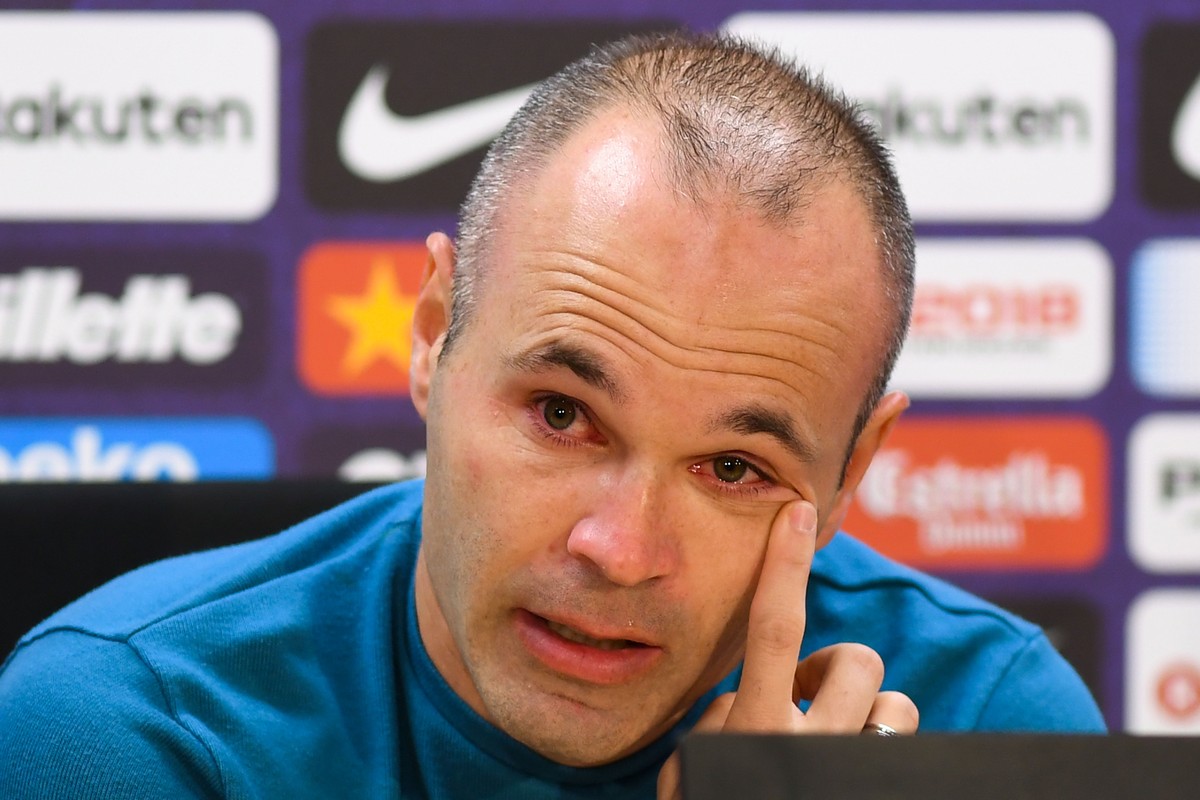Fim de uma era: Iniesta oficializa adeus ao Barcelona após 22 anos no clube