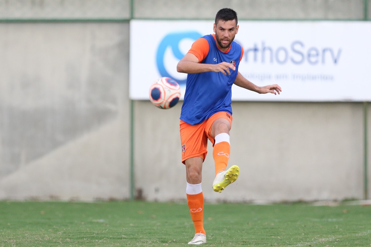 Reserva em 2019, William Alves evolui e vira titular absoluto no Santa ...