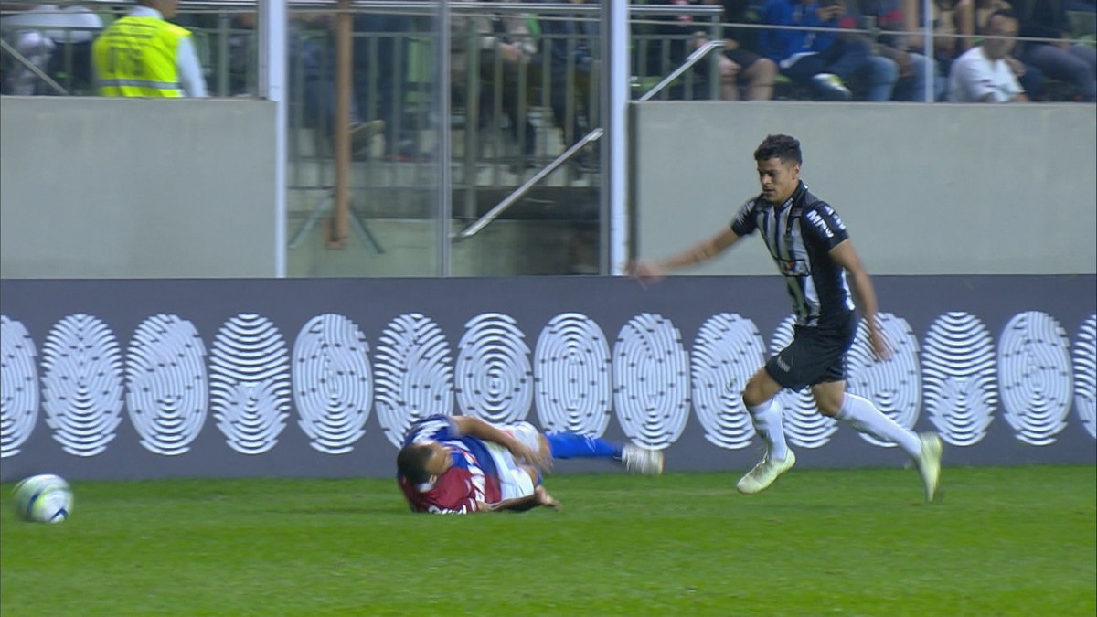 Com apelido de herói, Carlos Gabriel se diz pronto para substituir ...