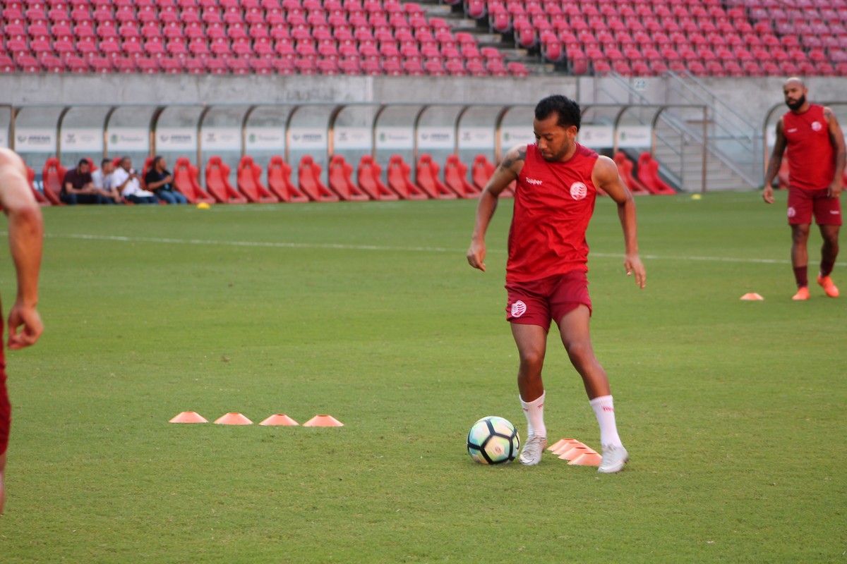 Trio Lelê, Fernandinho e Ortigoza empolga Roberto Fernandes no Náutico ...